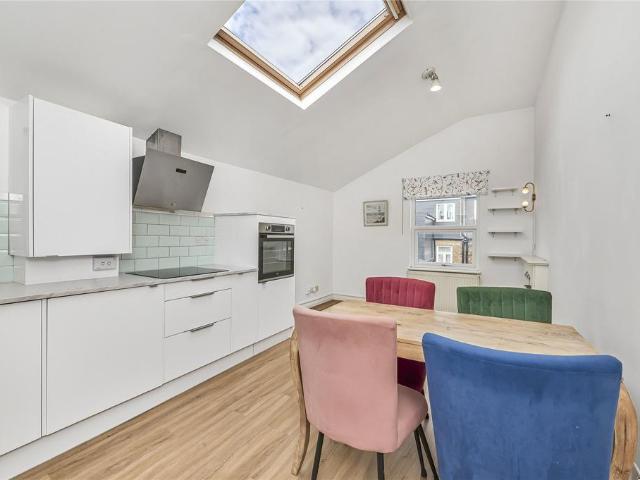 Mirabel Road, London, SW6 2 bed flat to rent £2,500 pcm £577 pw