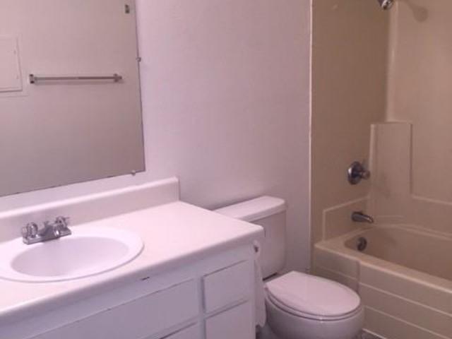 Mirage, Bakersfield 3 Bedroom Apartment for Rent at 2601 S Real Rd, Bakersfield, CA 93309