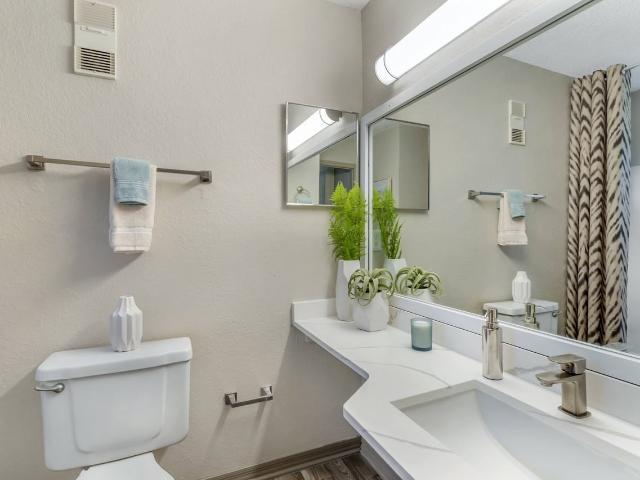 Mirage on Kernan 4 Bedroom Apartment for Rent at 3601 Kernan Blvd S, Jacksonville, FL 32224 Sans Pareil
