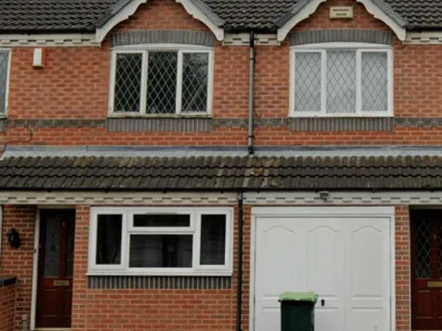 Mistletoe Drive, Sandwell, WS5 4SW, United Kingdom | 3 bed duplex for rent #166025282 | Rentberry