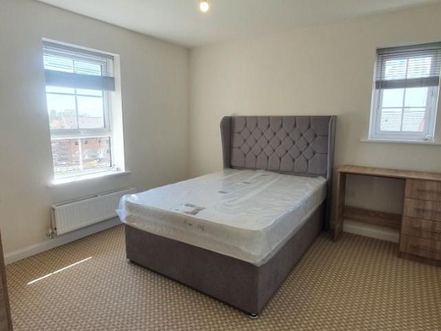 Mistle Court, Coventry CV4, 2 bed flat to rent, £1,300 pcm | PrimeLocation