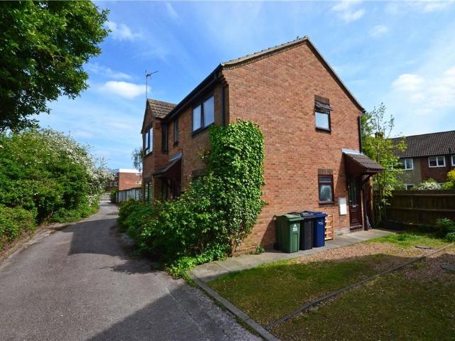 Misty Meadows, Howard Road. 2 bed maisonette to rent £1,275 pcm £294 pw