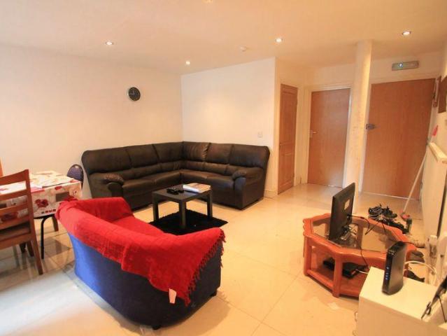 Miskin Street, Cardiff CF24 6 bed apartment to rent £3,300 pcm £762 pw