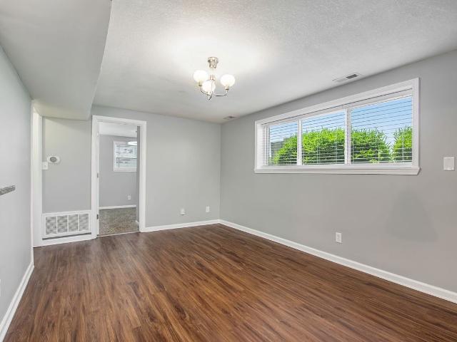 Mission Park Apartments 2 Bedroom Apartment for Rent at 4119 Mission Rd, Kansas City, KS 66103 Rosedale