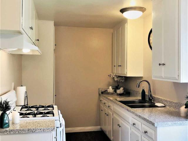 Mission Plaza Apartment Homes 2 Bedroom Apartment for Rent at 1731 Mitchell Ave, Tustin, CA 92780 Tustin