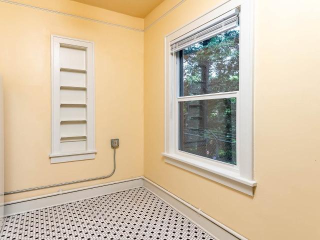 Mississippi Court Studio Apartment for Rent at 2631 N Mississippi Ave, Portland, OR 97227 Eliot
