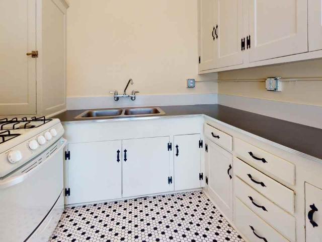 Mississippi Court Studio Apartment for Rent at 2631 N Mississippi Ave, Portland, OR 97227 Eliot