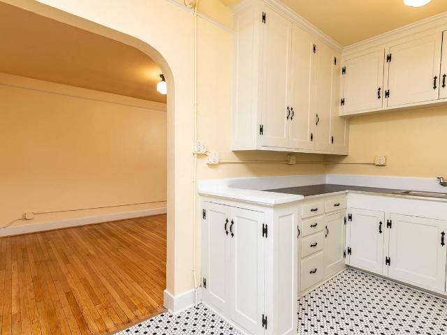 Mississippi Court Studio Apartment for Rent at 2631 N Mississippi Ave, Portland, OR 97227 Eliot