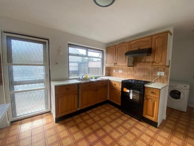 Mitcham CR4 4 bed terraced house £3,100 pcm £715 pw