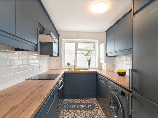 Mitcham Junction, Mitcham CR4, 3 bed flat to rent, £2,200 pcm | PrimeLocation