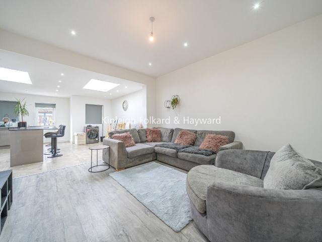 Mitcham Lane, Furzedown SW16, 4 bed flat to rent, £4,400 pcm | PrimeLocation