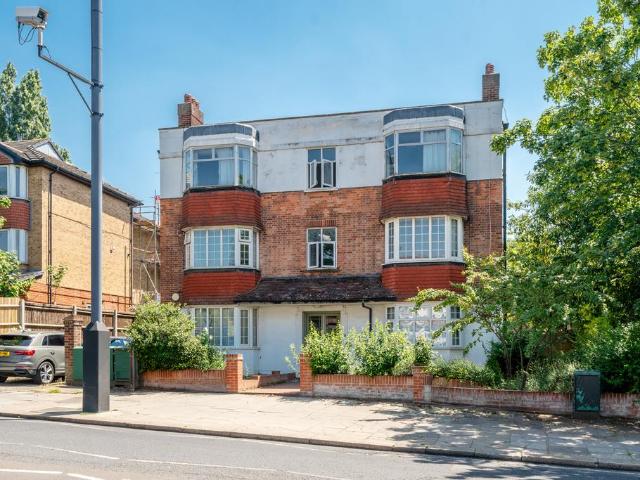 Mitcham Lane, London SW16 2 bed apartment to rent £1,800 pcm £415 pw