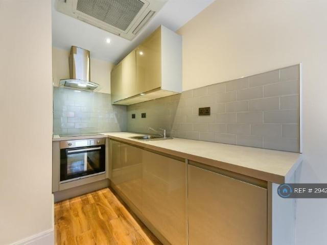 Mitcham Lane, London, SW16 2 bed flat to rent £1,115 pcm £257 pw