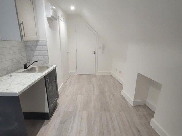Mitcham Lane, London SW16, Room to rent, £1,100 pcm | PrimeLocation