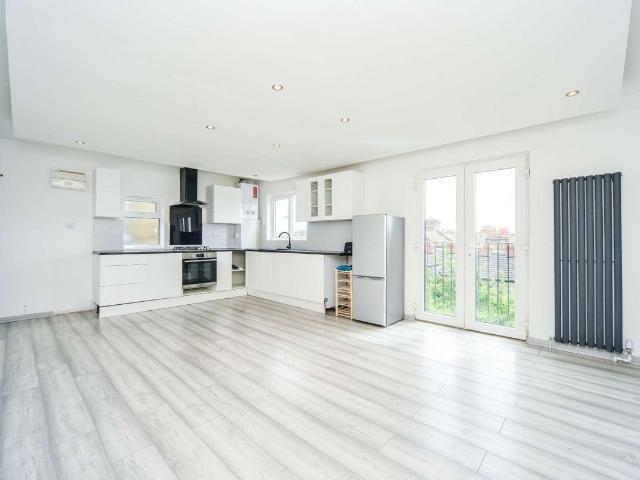 Mitcham Lane, Streatham, London SW16, 1 bed flat to rent, £1,550 pcm | PrimeLocation