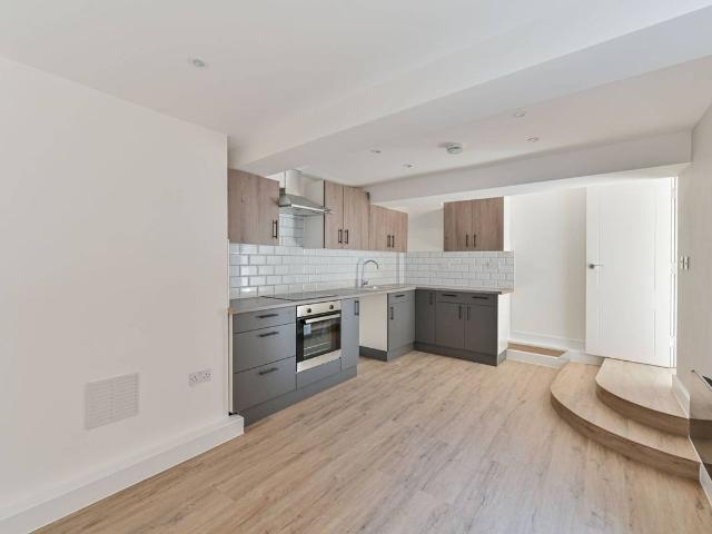 Mitcham Lane, Streatham, London SW16, 1 bed flat to rent, £2,400 pcm | PrimeLocation