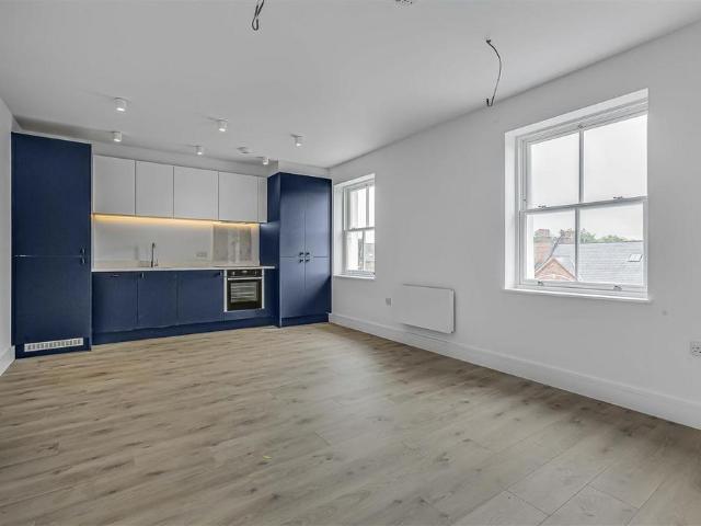 Mitcham Lane, SW16 2 bed block of apartments to rent £2,400 pcm £554 pw