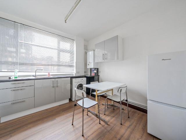 Mitcham Road, London SW17, 2 bed flat to rent, £1,950 pcm | PrimeLocation