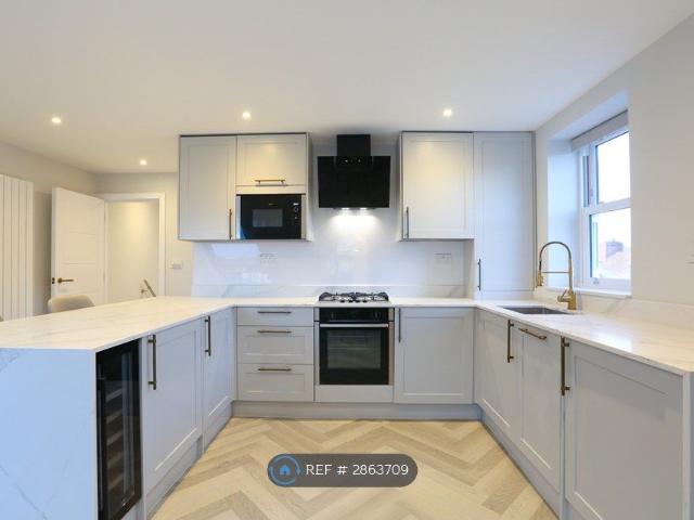 Mitcham Road, London SW17, 2 bed terraced house to rent, £2,100 pcm | PrimeLocation