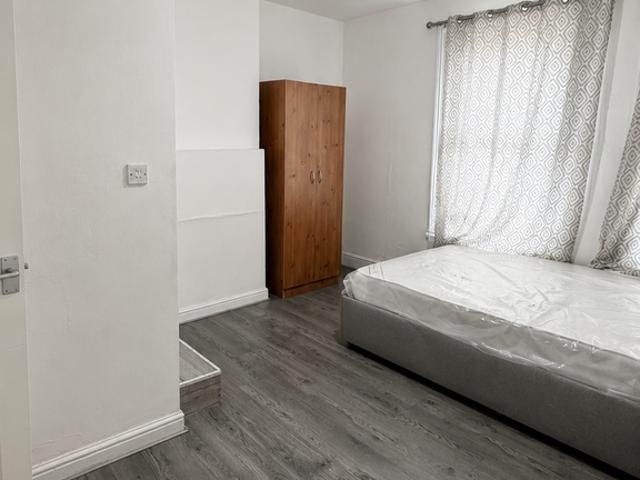 Mitcham Road, London SW17 Studio to rent £1,000 pcm £231 pw