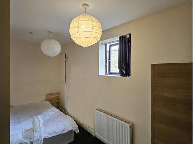 Mitcham Road, London SW17, Room to rent, £775 pcm | PrimeLocation