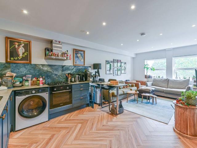 Mitcham Road, Tooting, London SW17, 3 bed flat to rent, £3,500 pcm | PrimeLocation