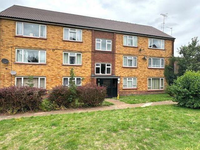 Mitchell Walk, Swanscombe 2 bed flat to rent £1,445 pcm £333 pw