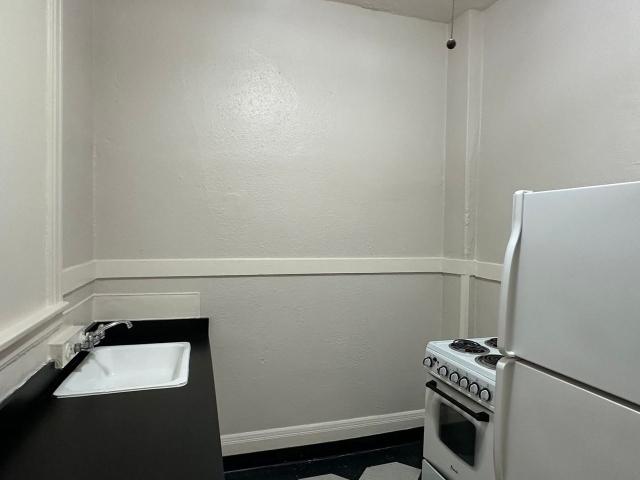 Mitchell Apartments 1 Bedroom Apartment for Rent at 629 Se Morrison St, Portland, OR 97214 Buckman