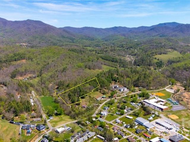 Mitchell Ave, Bakersville, NC 28705