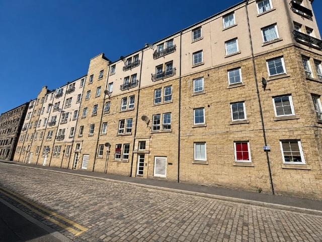 Mitchell Street, Leith, Edinburgh, EH6 2 bed flat to rent £1,450 pcm £335 pw
