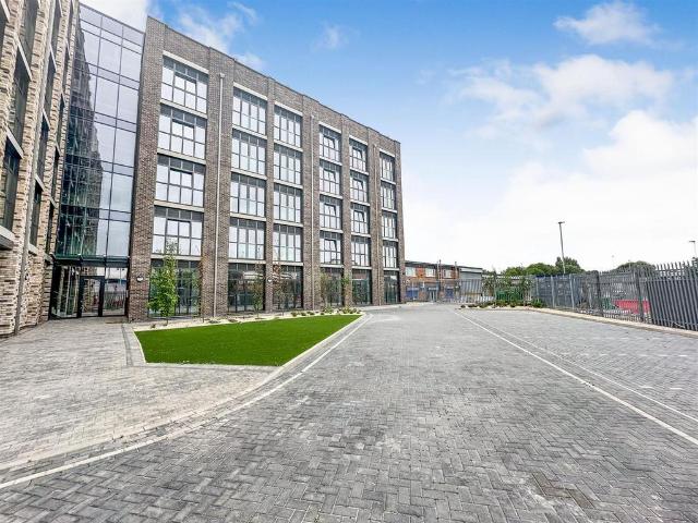 Mitchian Grand Union Building. 1 bed apartment to rent £1,000 pcm £231 pw