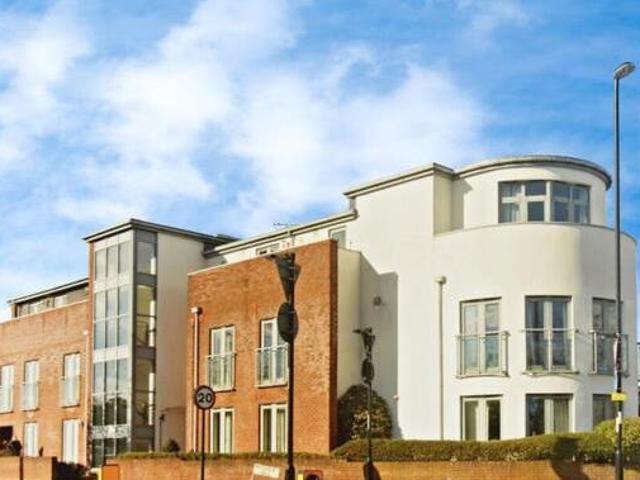 Mitchley Hill, South Croydon, 2 Bedroom Flat