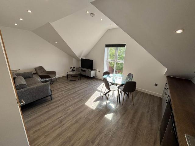 Mitford Road, Fallowfield 3 bed flat to rent £2,167 pcm £500 pw