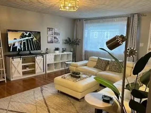 Mizuho Minegishi, 19 Mcrae Court, Shrewsbury Street 3 Bedroo.