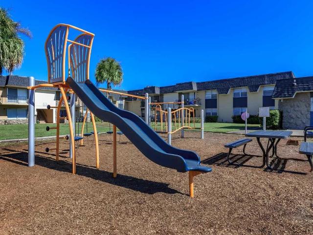 Mizell at Winter Park 2 Bedroom Apartment for Rent at 600 N Semoran Blvd, Winter Park, FL 32792