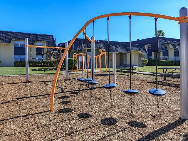 Mizell at Winter Park 2 Bedroom Apartment for Rent at 600 N Semoran Blvd, Winter Park, FL 32792