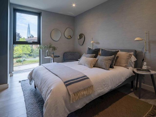 Momento Elephant & Castle London SE17 2 bed apartment to rent £3,585 pcm £827 pw