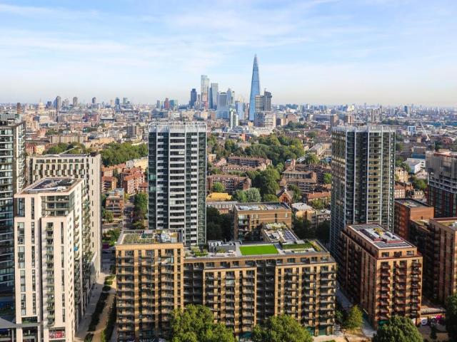 52 New Kent Road London SE17 3 bed flat to rent £4,685 pcm £1,081 pw