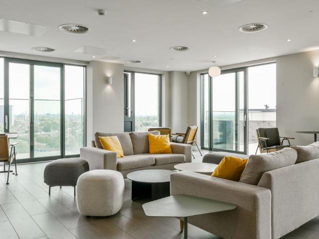 Momento Kew Bridge, Kew Bridge. 1 bed flat to rent £2,265 pcm £523 pw