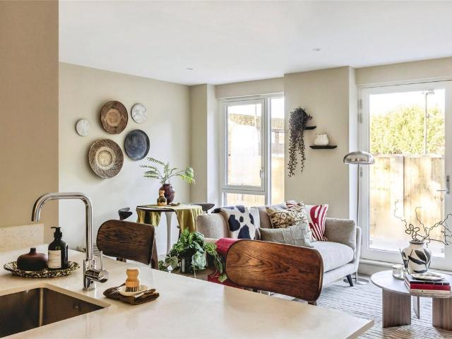 Momento, Renshaw's Yard, 28 Mill. Apartment to rent £1,650 pcm £381 pw