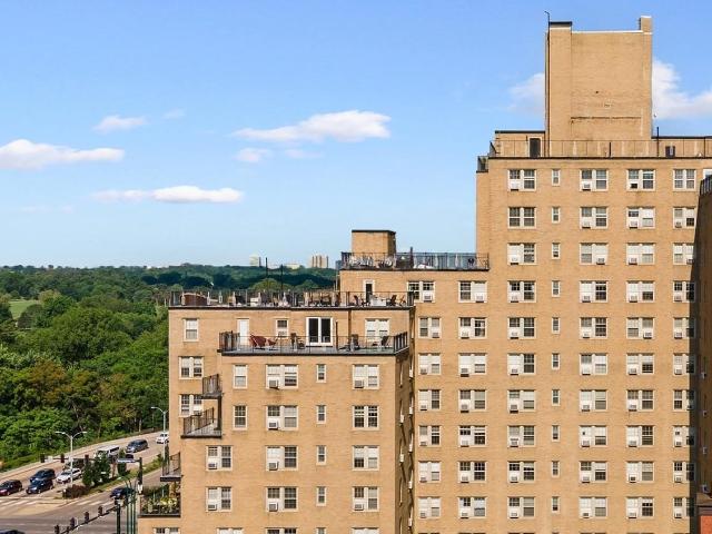Montclair on the Park 2 Bedroom Apartment for Rent at 18 S Kingshighway Blvd, St. Louis, MO 63108 Central West End