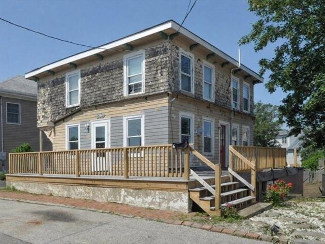Montana Ave, Hull, Home For Sale