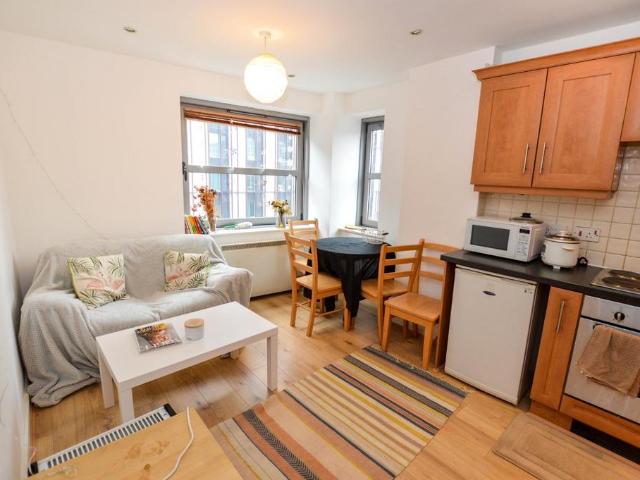 Montana House, 136 Princess Street. 2 bed flat to rent £1,150 pcm £265 pw