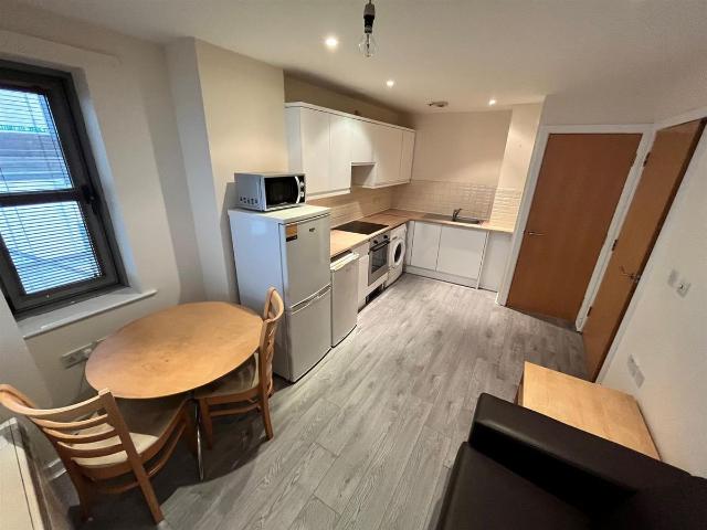 Montana House, 136 Princess Street, Manchester M1, 2 bed flat to rent, £1,250 pcm | PrimeLocation
