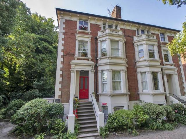 Montacute Gardens, Tunbridge Wells 1 bed flat to rent £1,000 pcm £231 pw