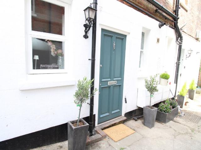 Montacute Gardens, Tunbridge Wells TN4, 1 bed flat to rent, £1,100 pcm | PrimeLocation