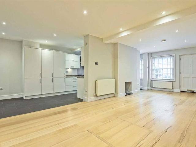 Montagu Mews North, W1H, London