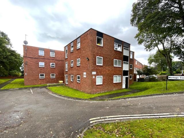 Montagu Court, Oakwood, Leeds LS8, 2 bed flat to rent, £1,000 pcm | PrimeLocation
