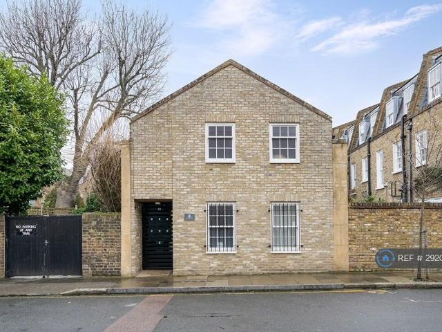 Montague Mews, London, E3 4 bed terraced house to rent £4,250 pcm £981 pw