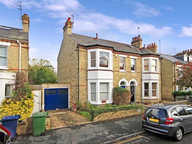 Montague Road, Cambridge 3 bed semi detached house to rent £2,850 pcm £658 pw